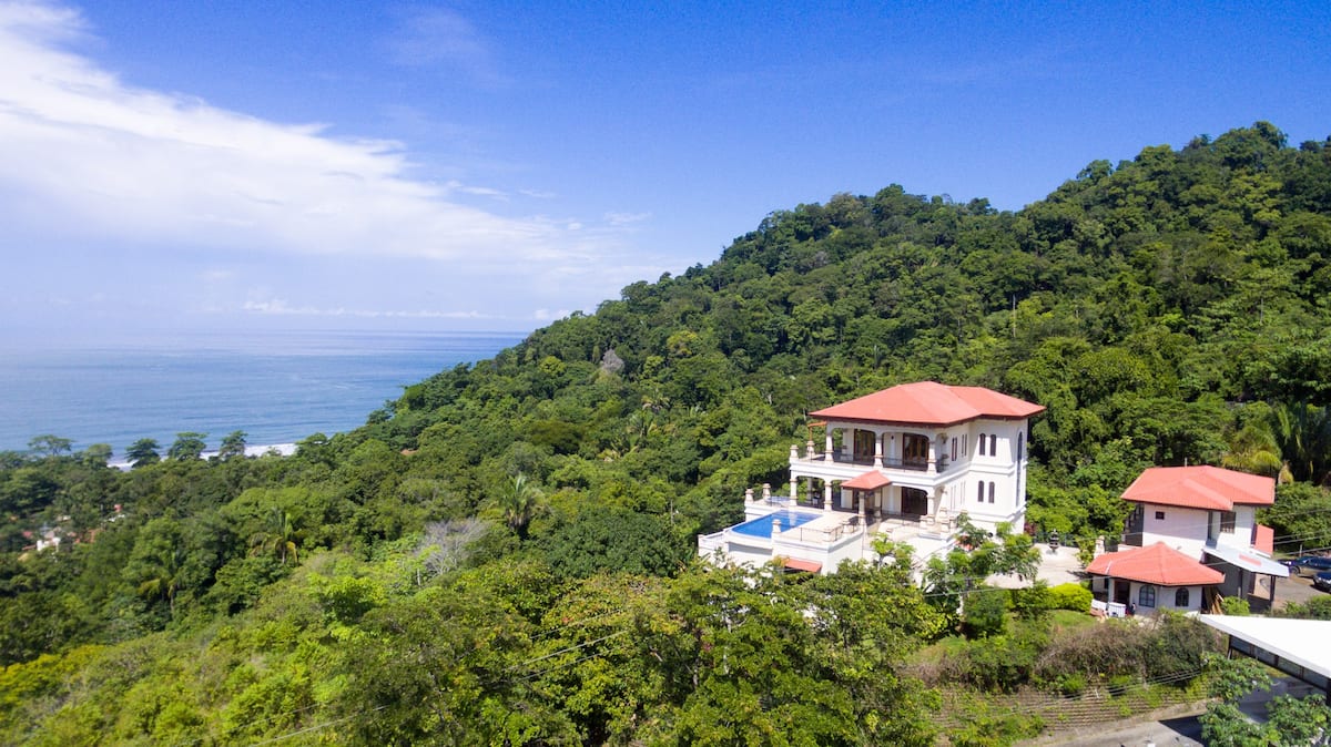 Kings Casa Bisily - Kings of Jaco